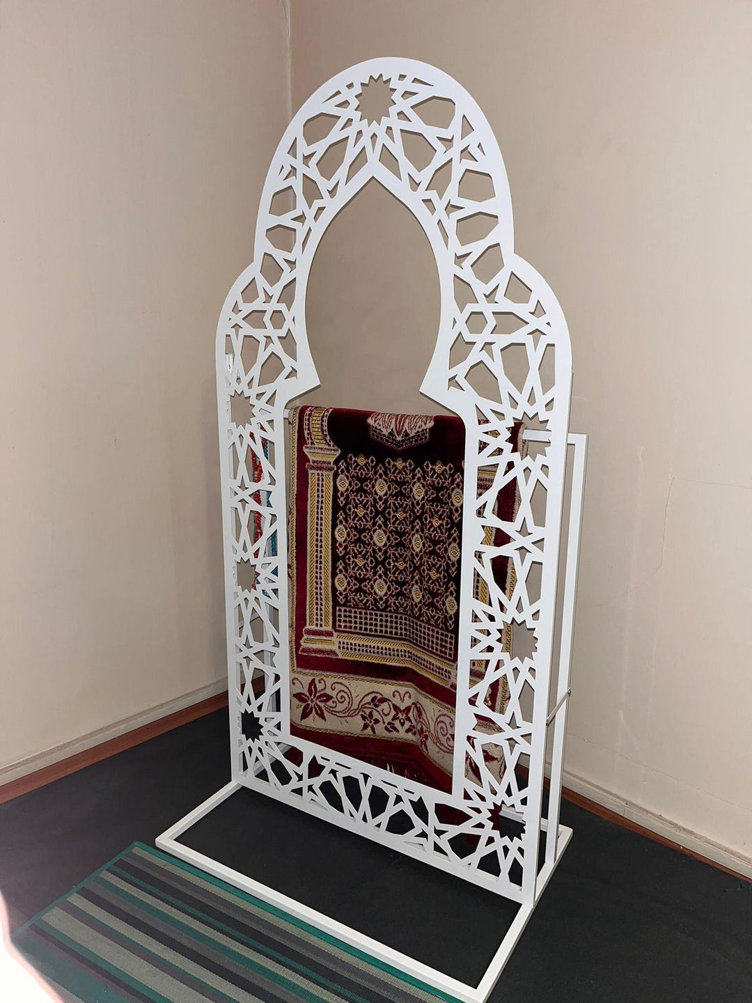 Intricate Islamic Metal Mihrab With Prayer Rug Hanger – Durable ...