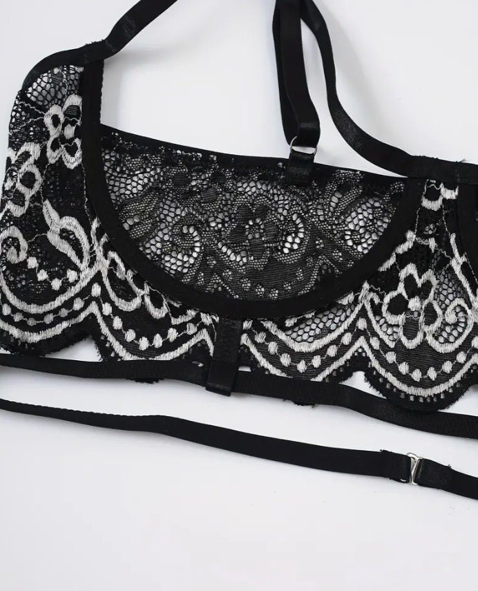 Plus Size Lace Cupless Bra & Open Crotch Panties Lingerie Set Lingerie ...