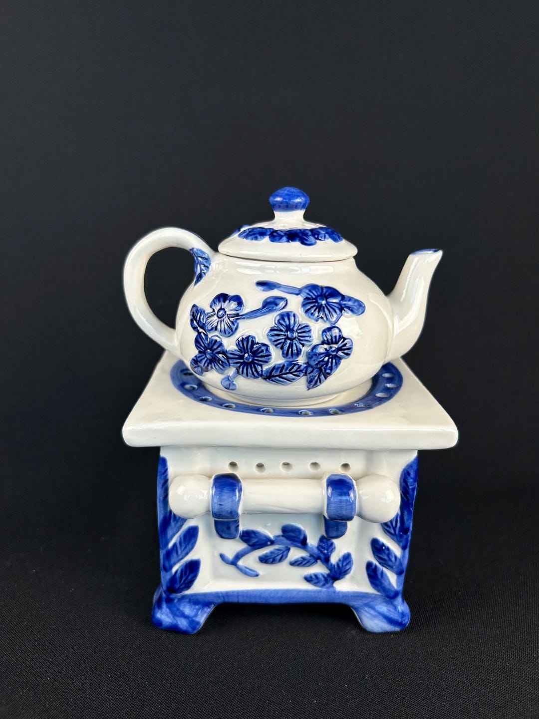 Classic Porcelain Teapot With Floral Design Art Deco Tableware Granny ...
