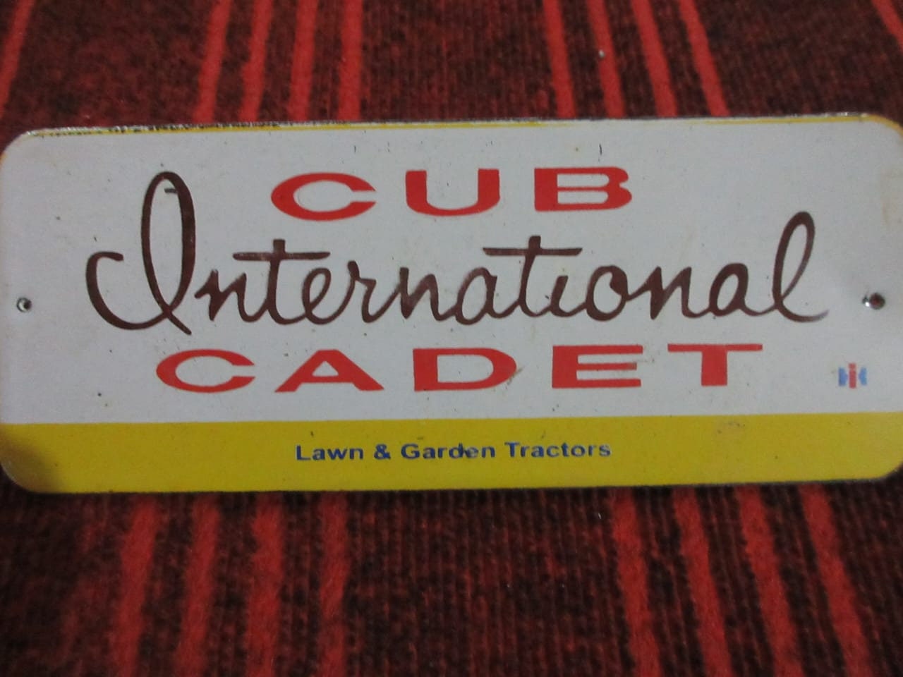 Vintage CUB CADET INTERNATIONAL Lawn and Garden Tractors Farm Seed Corn ...