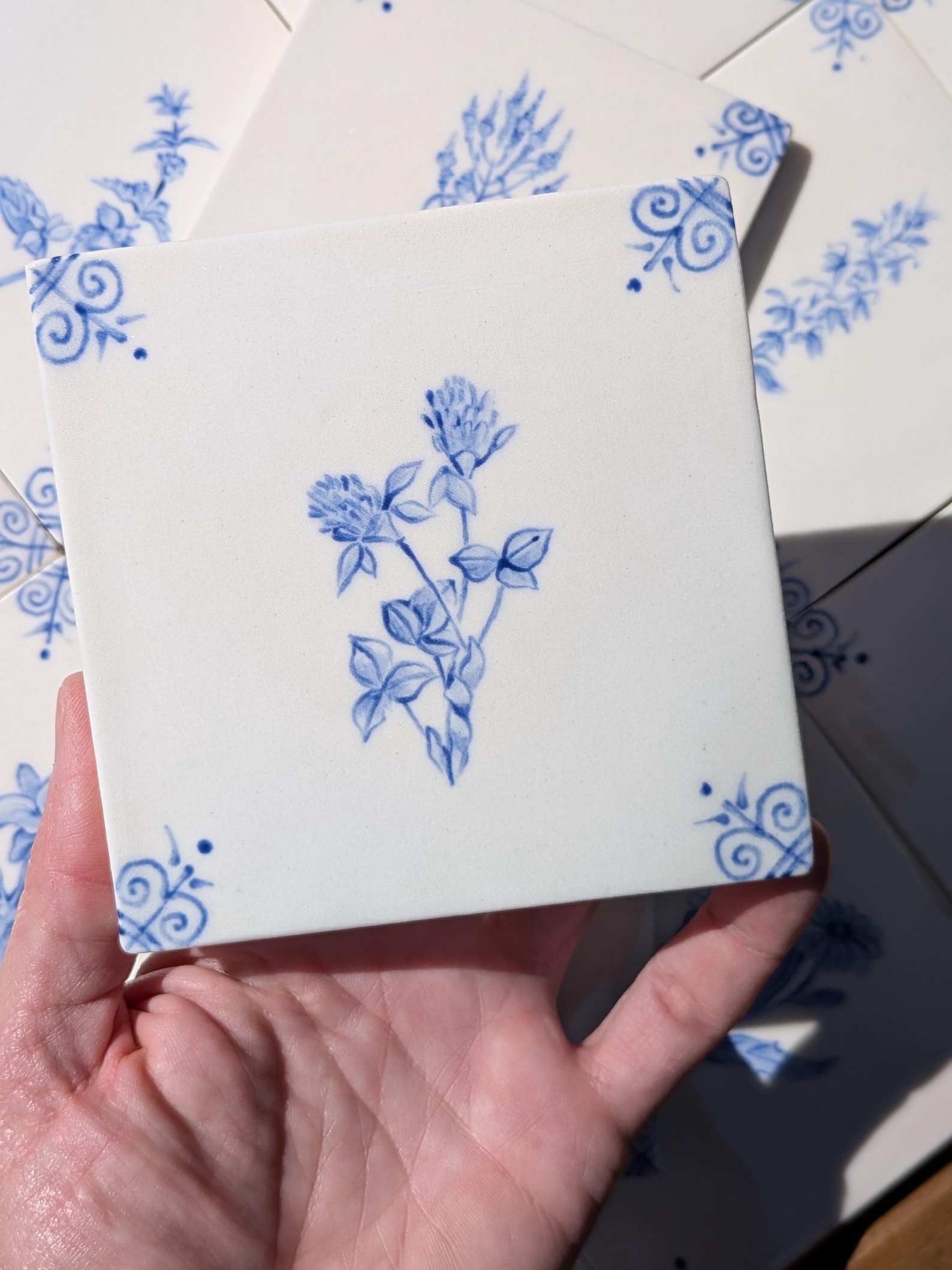 Handmade & Hand Painted Flower Motif Delft Inspired Porcelain Ceramic ...