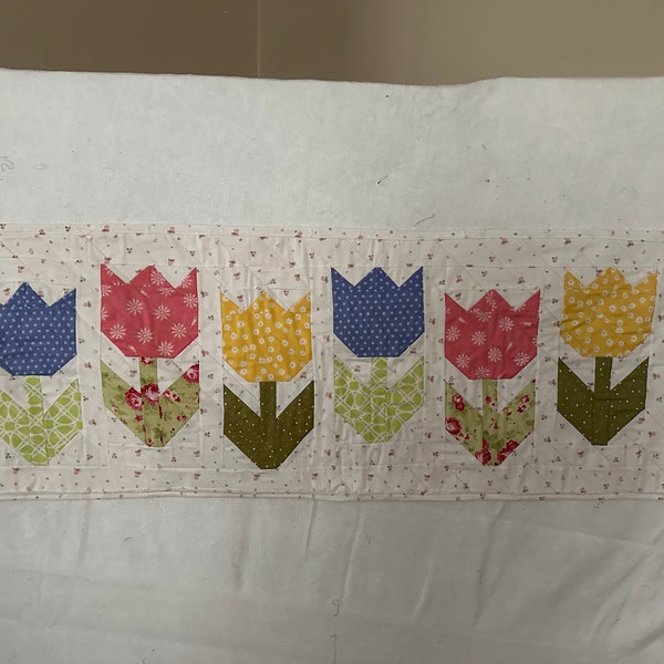 Tulip Table Runner - Etsy