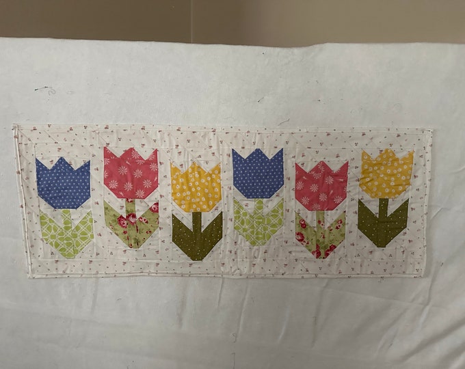 Spring Tulip Table Runner - Etsy