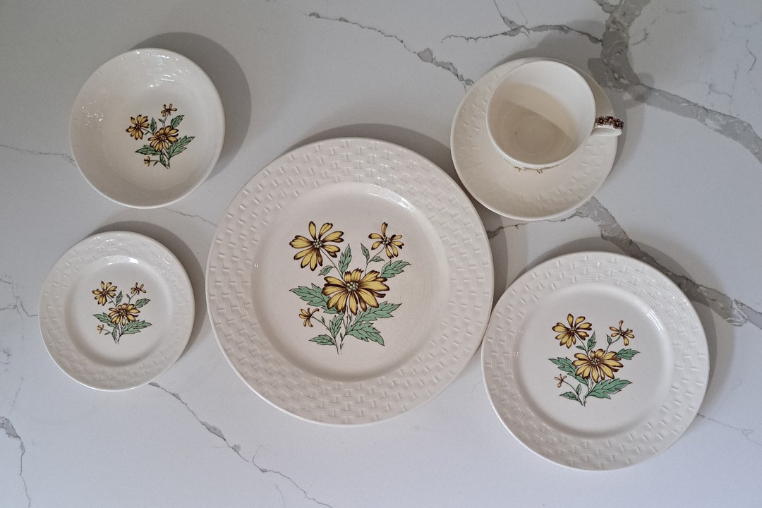 1960s Mayfair Royal Daisy Dinnerware - Etsy