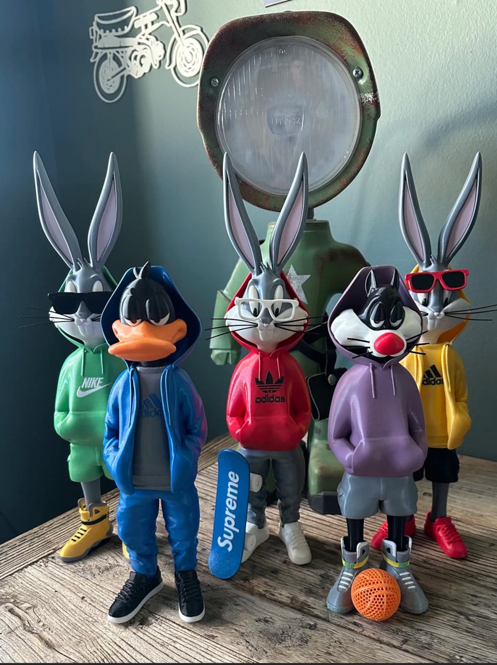 Urban Styled Cartoon Looney Tunes Models With 8 Hoodies Bugs Bunny, Daffy Duck, Silvester Stl ...