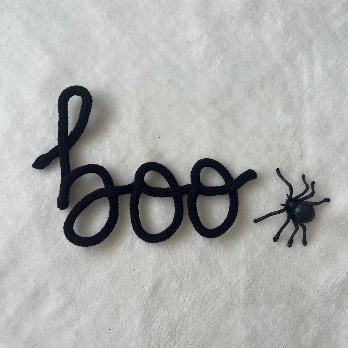 Halloween Yarn Word Art – Black Wire “boo” Sign - Halloween Party Decor ...