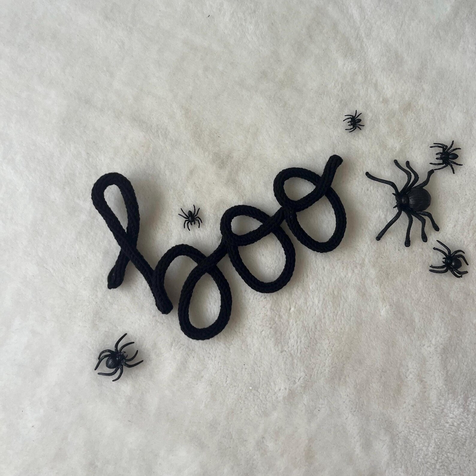 Halloween Yarn Word Art – Black Wire “boo” Sign - Halloween Party Decor ...