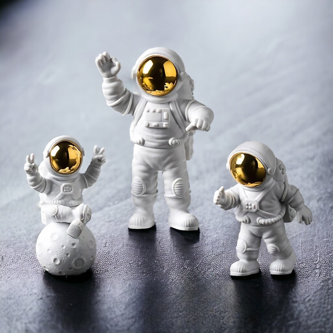 Set of 3 Astronaut Figure Statues Modern Space Decor for Home Office ...