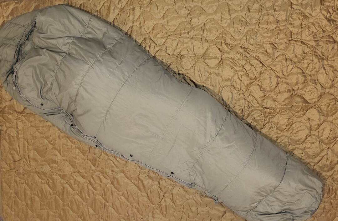 US Army Intermediate Cold Weather Sleeping Bag - GRADE A (good ...