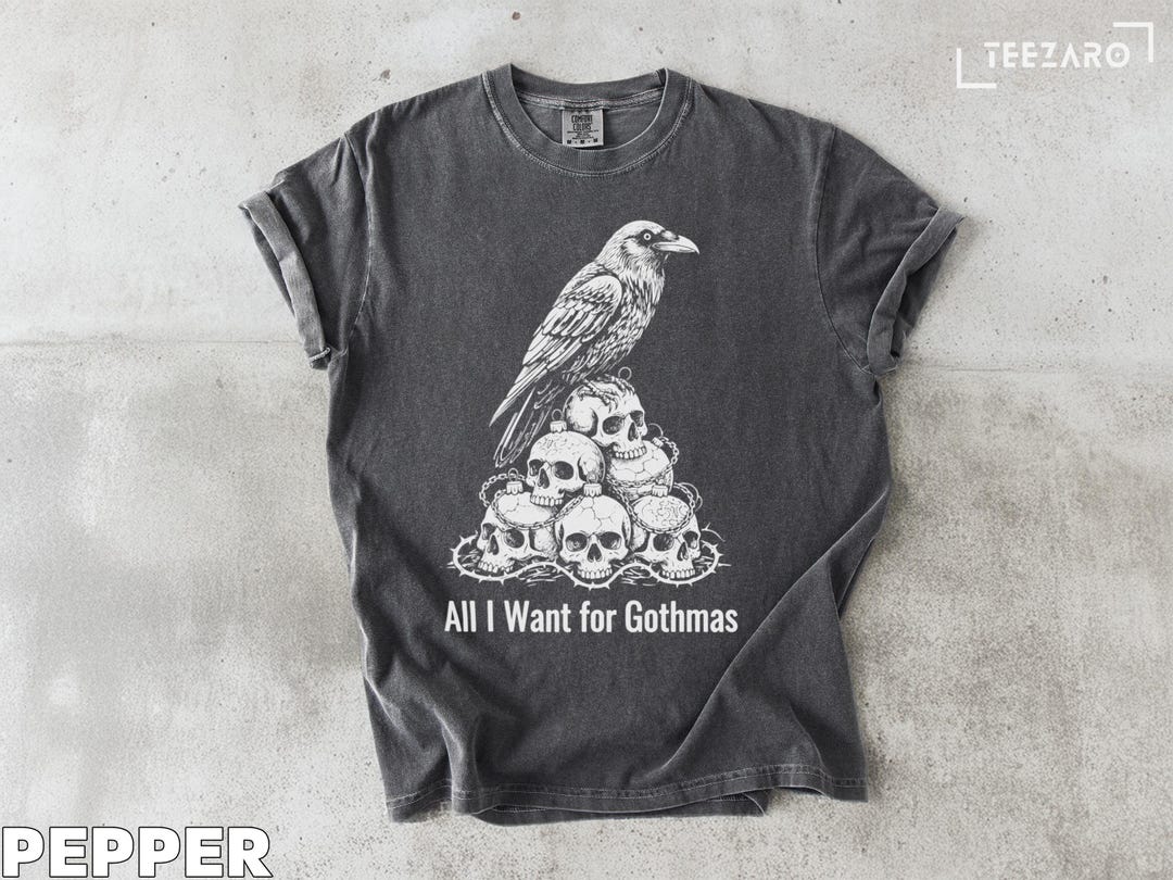 Gothmas T-shirt: Raven Skull Ornaments, Dark Academia Xmas Gift ...