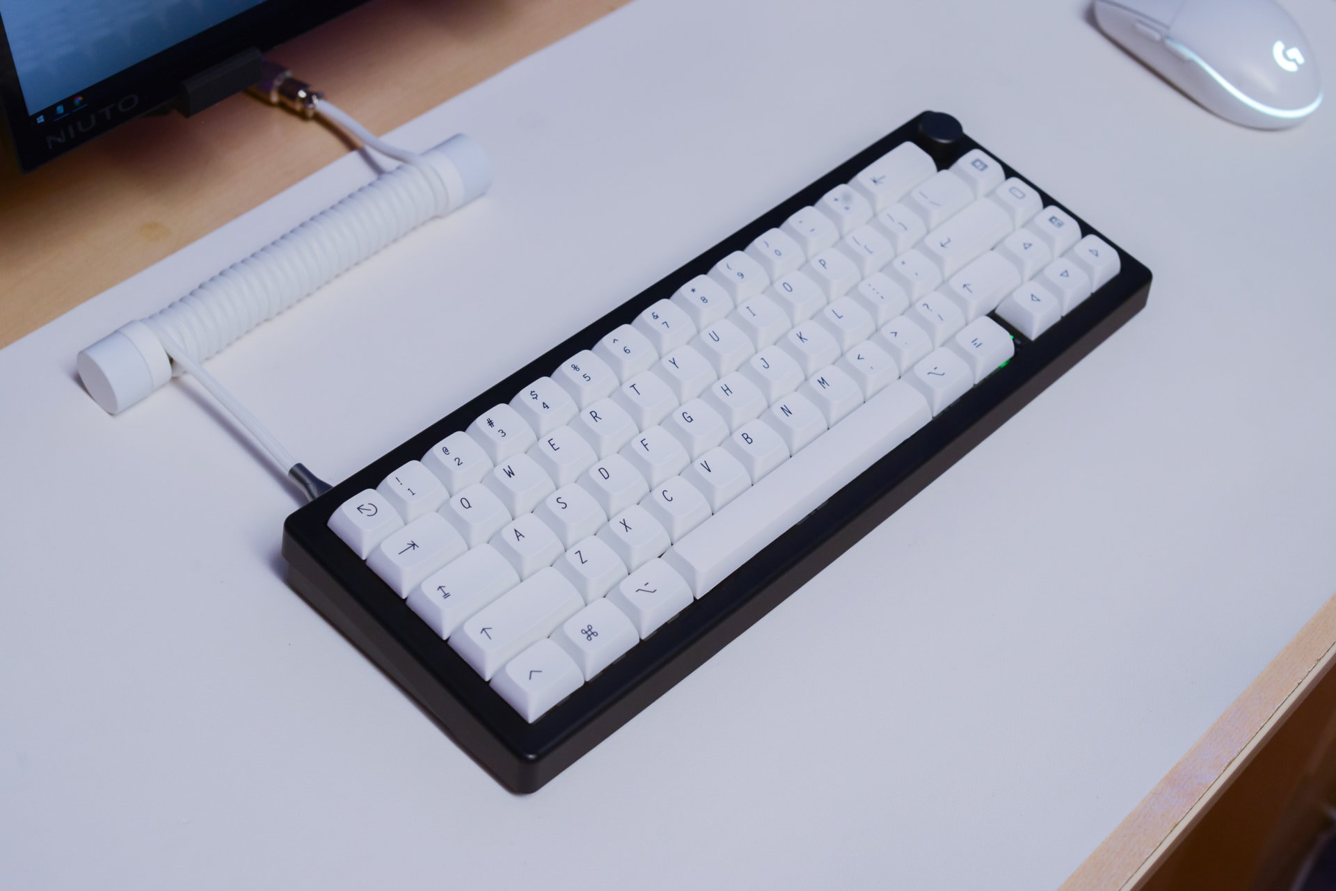 Custom Modded Mechanical Keyboard GMK67 65% Lubed Switches Thocky Hot ...