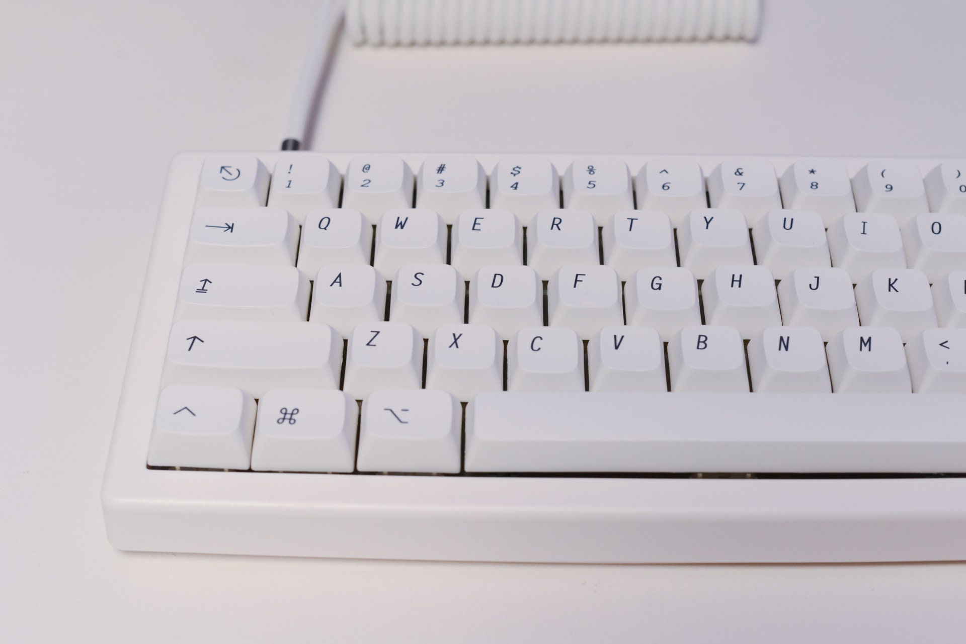 Custom Modded Mechanical Keyboard GMK67 65% Lubed Switches Thocky Hot ...