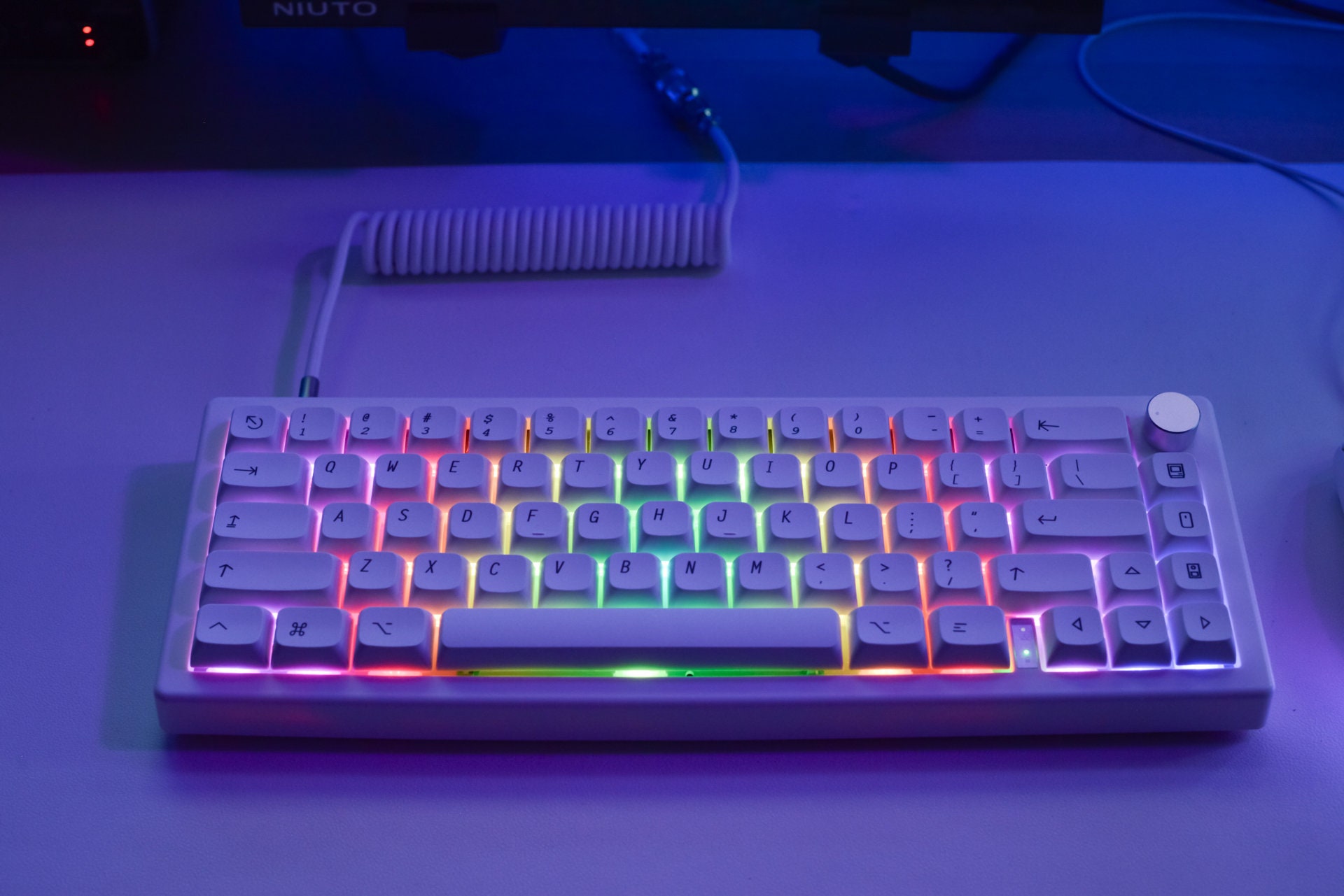 Custom Modded Mechanical Keyboard GMK67 65% Lubed Switches Thocky Hot ...