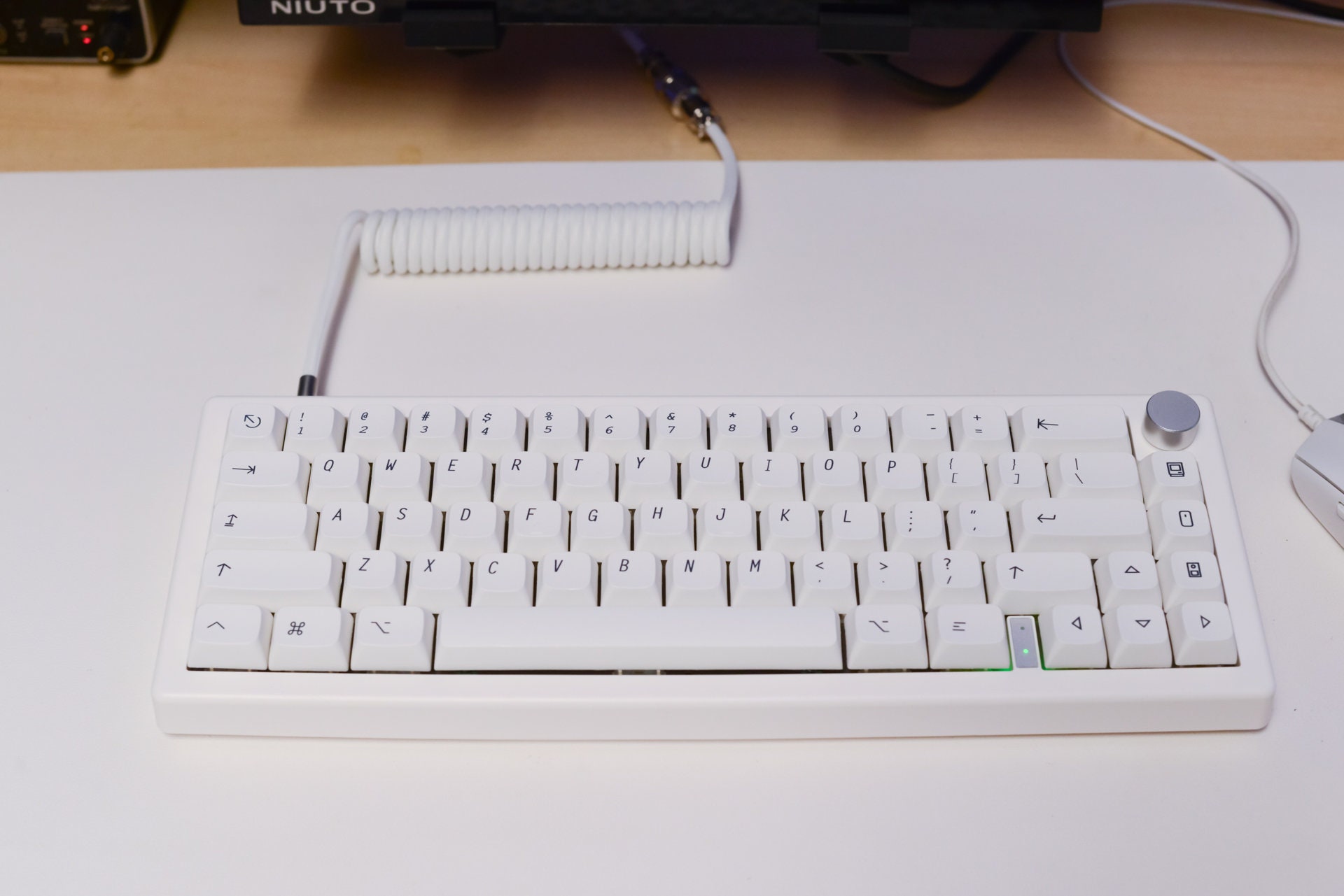 Custom Modded Mechanical Keyboard GMK67 65% Lubed Switches Thocky Hot ...