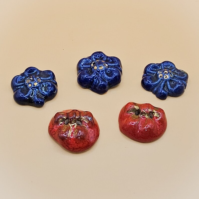 5 Vintage Plaster of Paris Buttons - Etsy