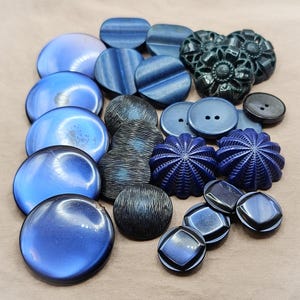 26 Vintage Blue Plastic Buttons - Etsy