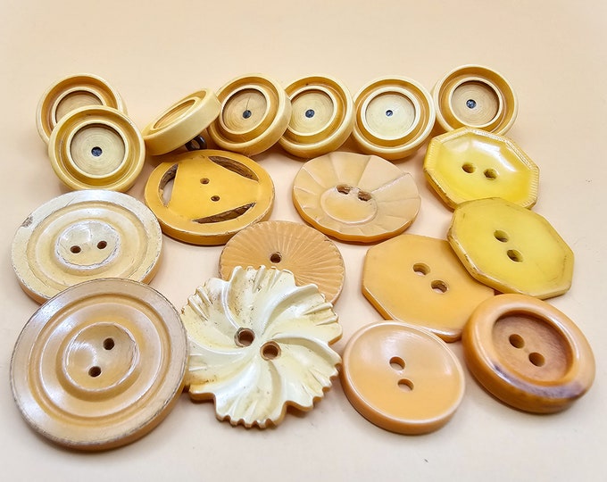18 Vintage Bakelite Buttons - Etsy