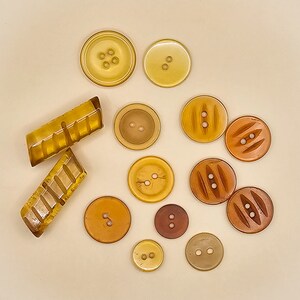 14 Vintage Bakelite Buttons - Etsy