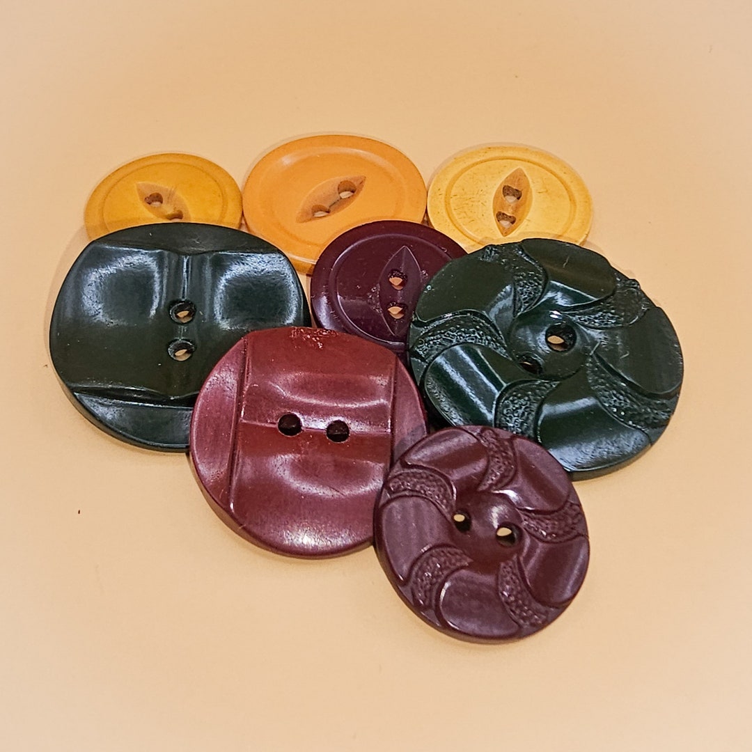 8 Vintage Bakelite Buttons - Etsy