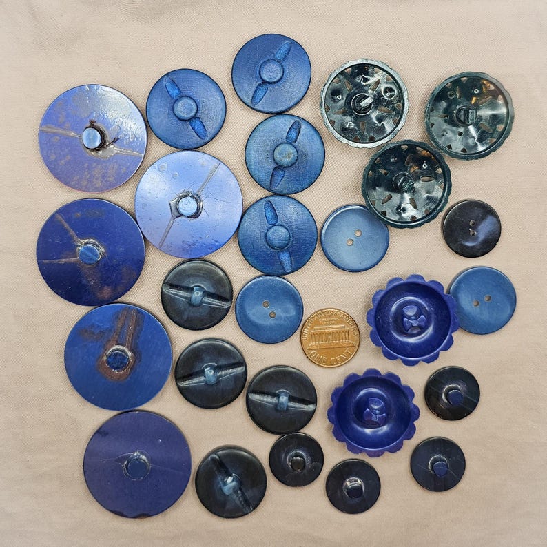 26 Vintage Blue Plastic Buttons - Etsy