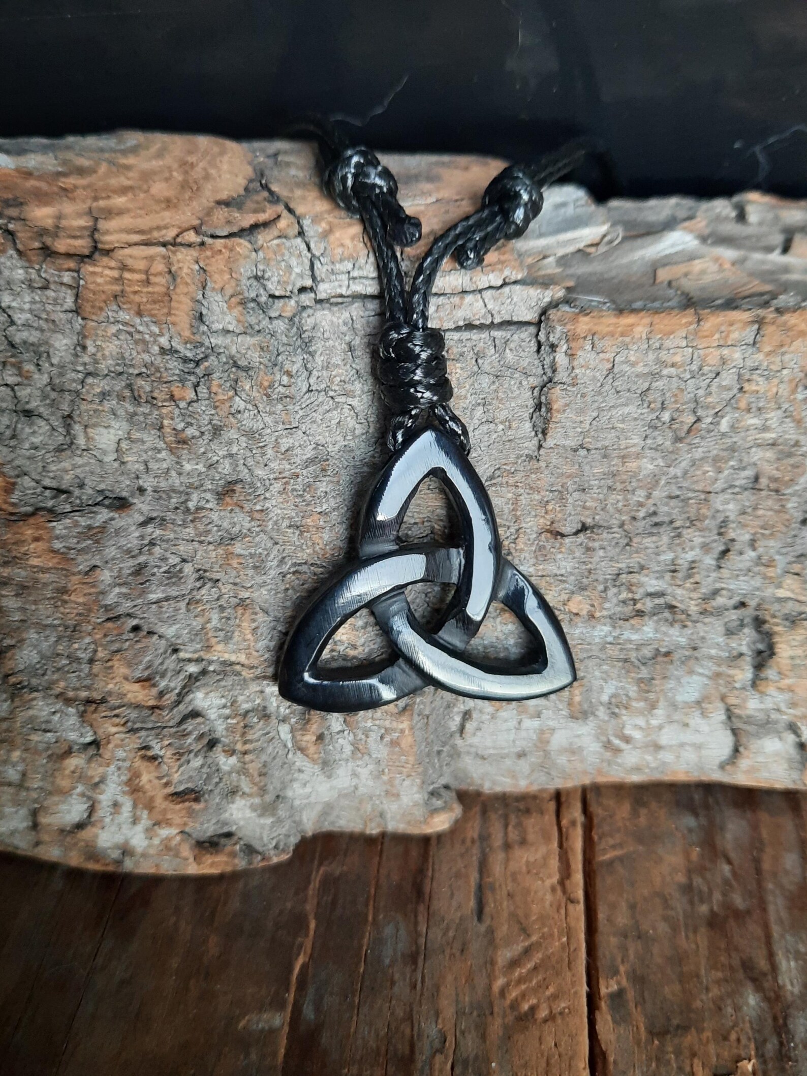 Buffalo Horn Triquetra / Trinity Knot Pendant – Hand-carved | Celtic ...