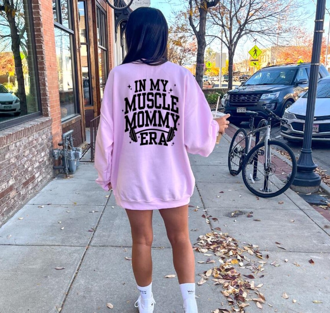 Muscle Mommy Sweatshirt Workout Gym Sweater in My Muscle Mommy Era Gift ...