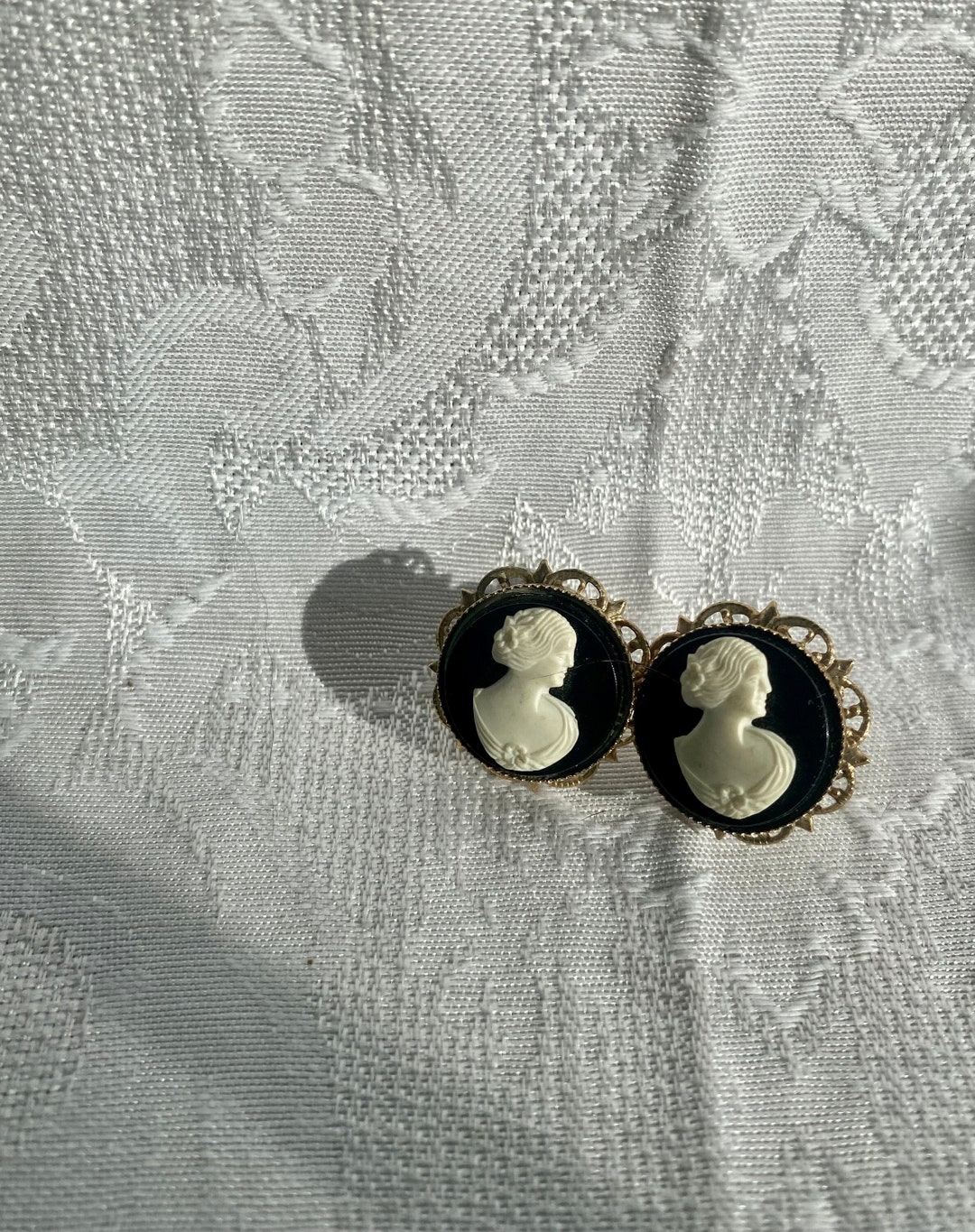 Vintage Gold Tone Black& White Cameo Screw Back Earring - Etsy