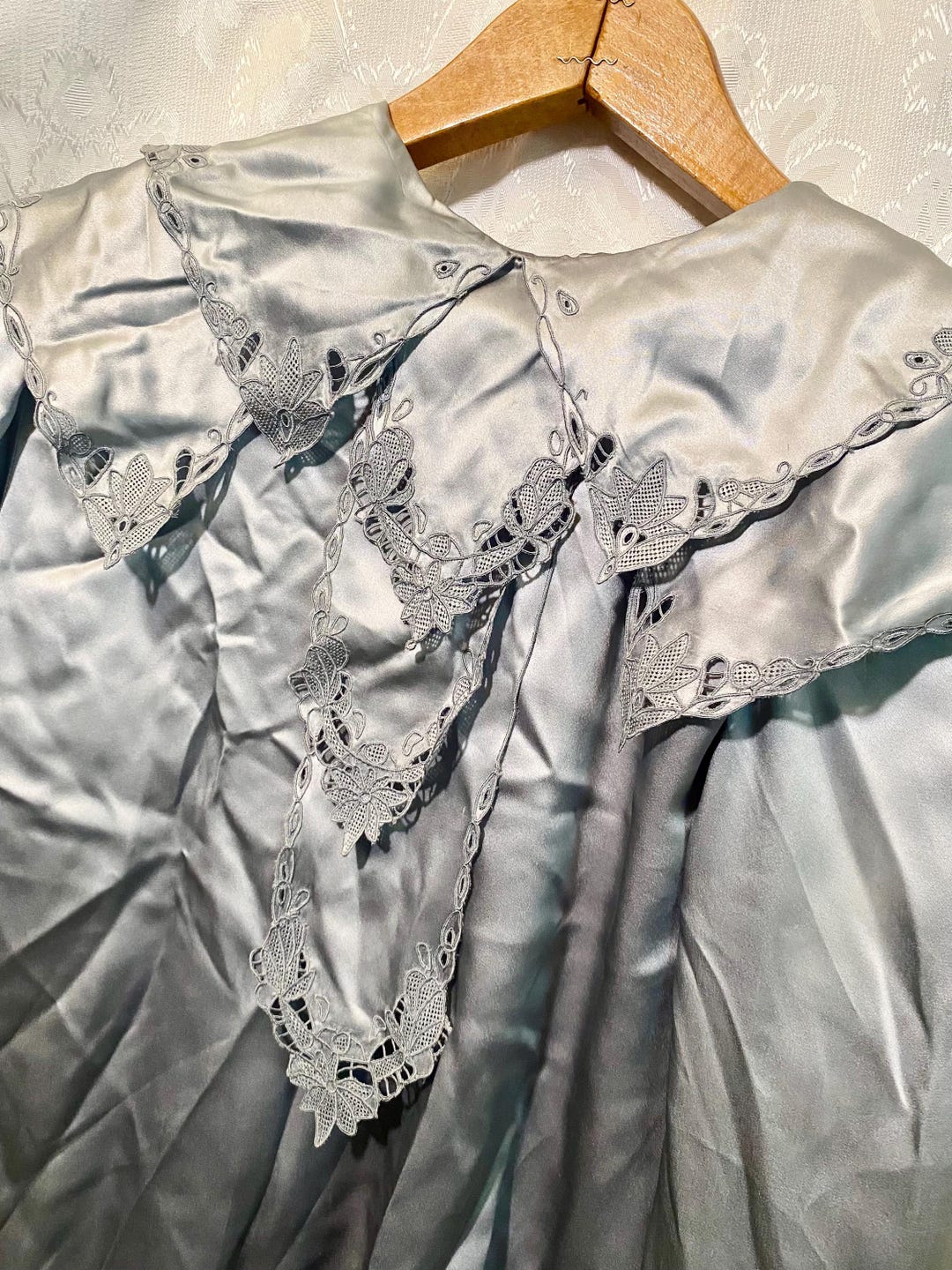 Sliver Vintage Silk Victorian Style Scalloped Embroidered Ruffle Peter ...
