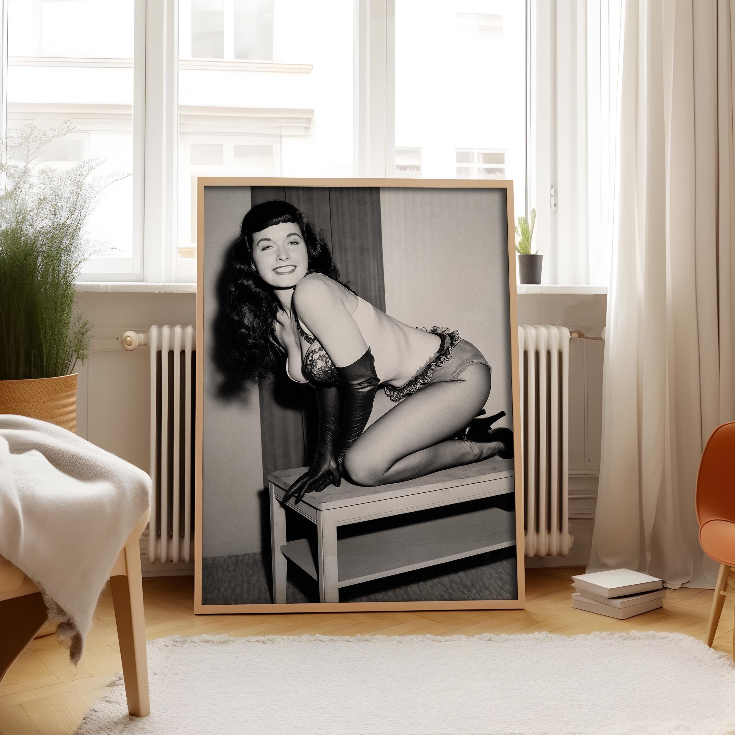 Bettie Page in Playful Pose Wall Art, Bettie Page Poster, Bettie Page Black and White Art - Etsy