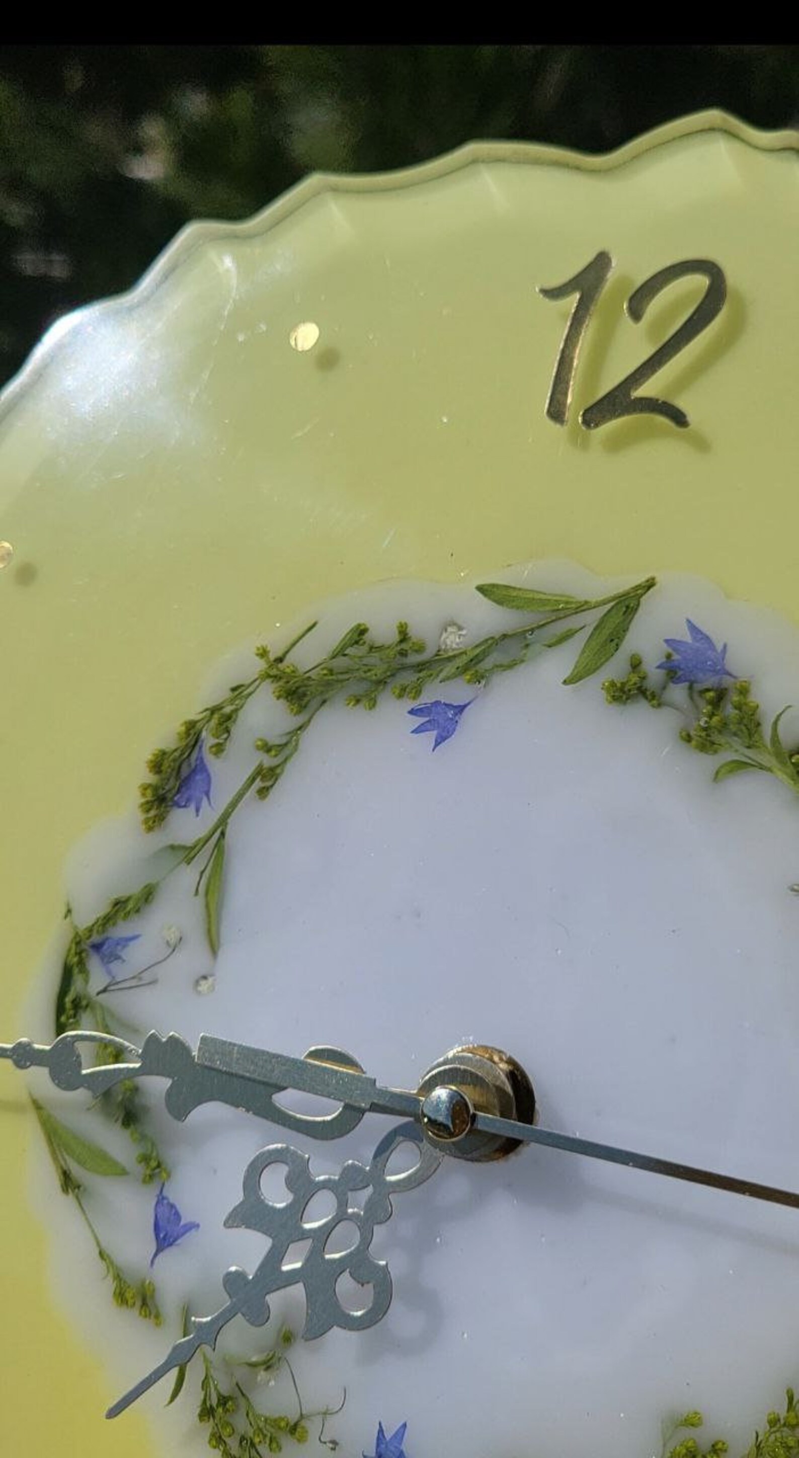 Decorative Wall Flower Clock, 10 Inch Round Wall Clock, Handmade Dry ...