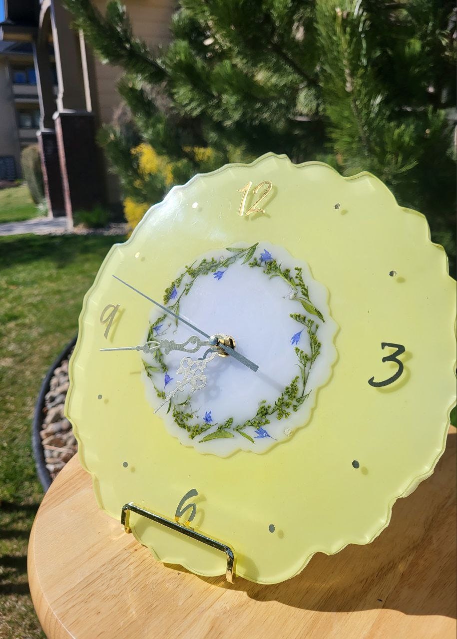 Decorative Wall Flower Clock, 10 Inch Round Wall Clock, Handmade Dry ...