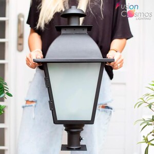 Farmhouse & Colonial Post Lamp Sconce Garden Pillar Light Frosted Glass ...