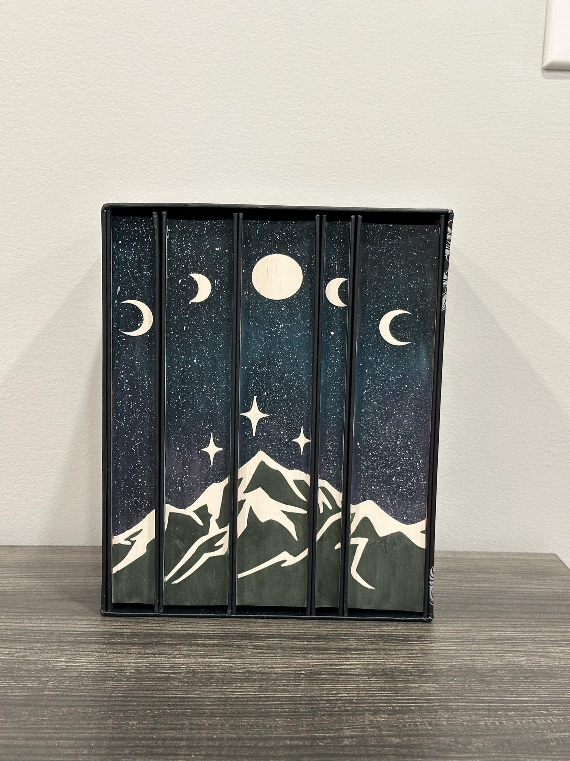 A Court of Thorns and Roses Series ACOTAR Fore-edge Painting Hard Cover ...