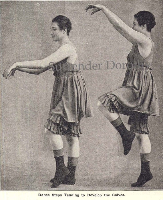 1920 Flapper Girls Dancing