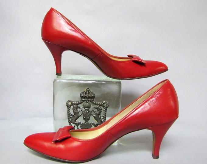 ADORABLE Vintage 1950's / 60's Pin up CHERRY Red LEATHER High Heels ...