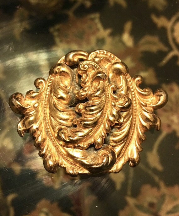 BRASS Tone Art Nouveau Style Pin / 1940's Victorian R… - Gem