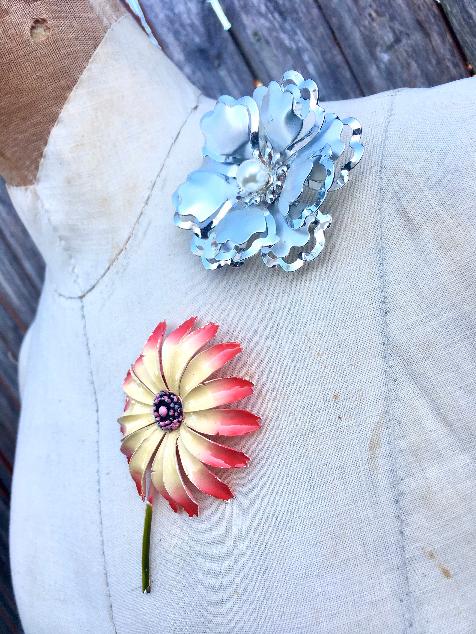 Vintage 60's HIPPY Flower Pin / 70's Enamel FLOWER POWER Pin / Your ...