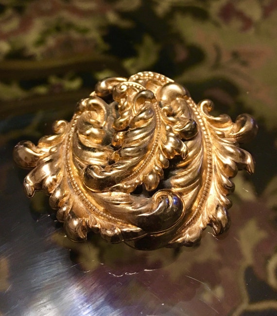 BRASS Tone Art Nouveau Style Pin / 1940's Victorian R… - Gem