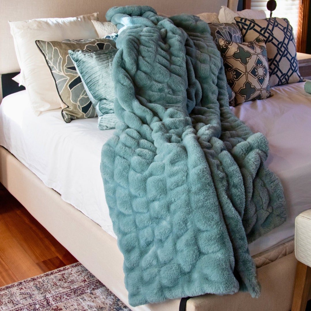 Minky Designs Luxurious Minky Blankets | Super Soft, Fuzzy, and Fluffy ...