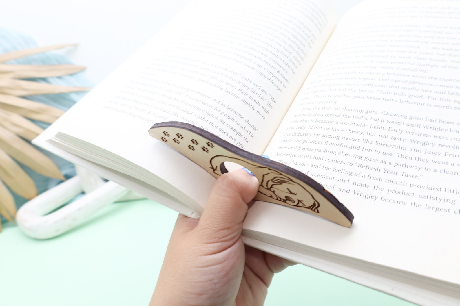 Reading Assistant, Thumb Page Holder, One Hand Book Holder, Reading ...