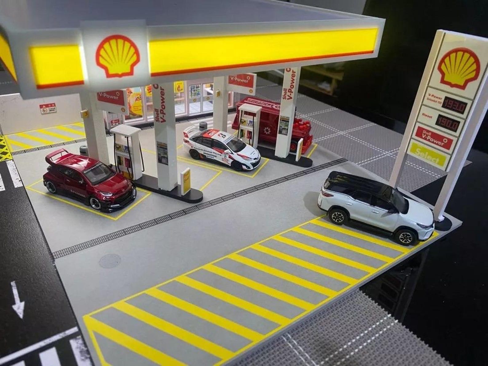 1:64 Scale Shell Gas Station Diorama With LED Lights Miniature Model ...