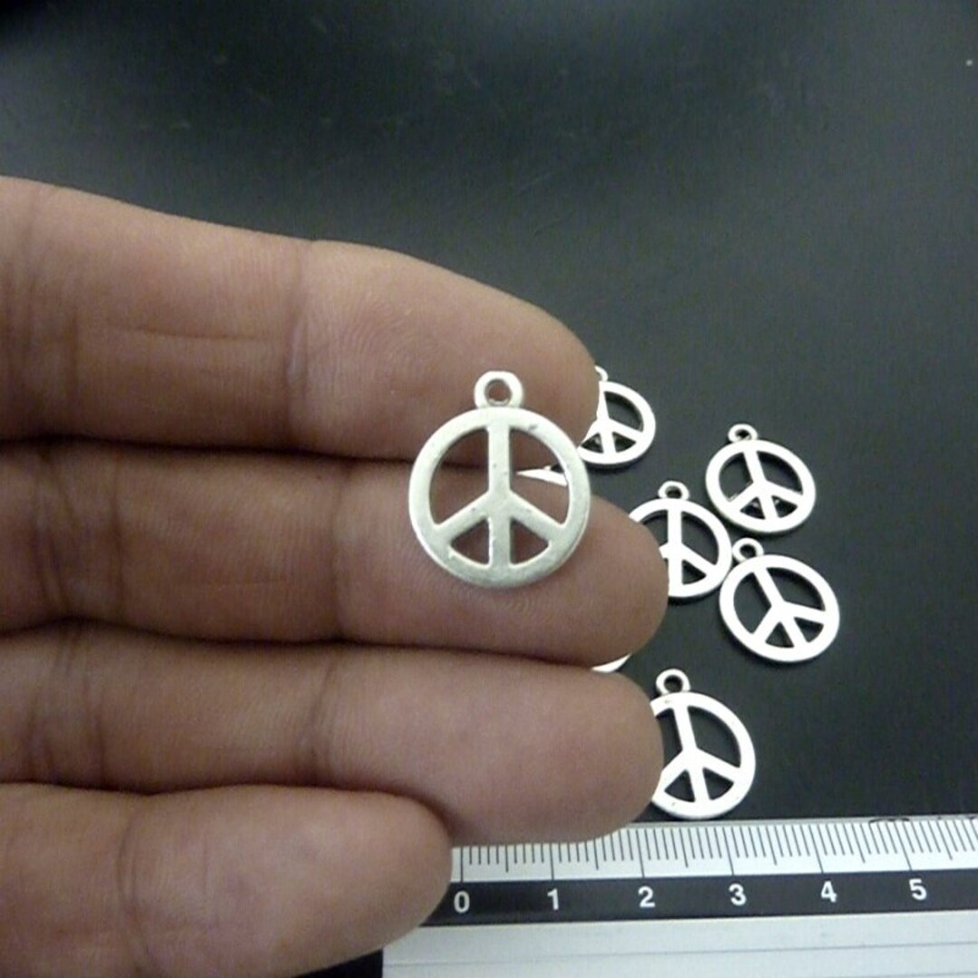 10pcs Sterling Silver Plated Peace Sign Pendants: Lead-free ZAMAK ...