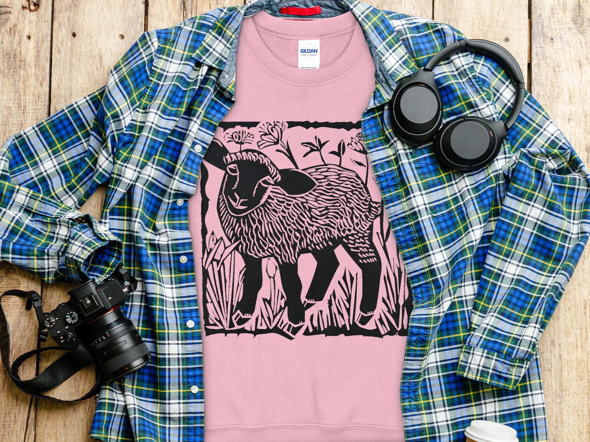 Lamb Christian Art Linocut Print Sweatshirt, Perfect Christmas Gift ...