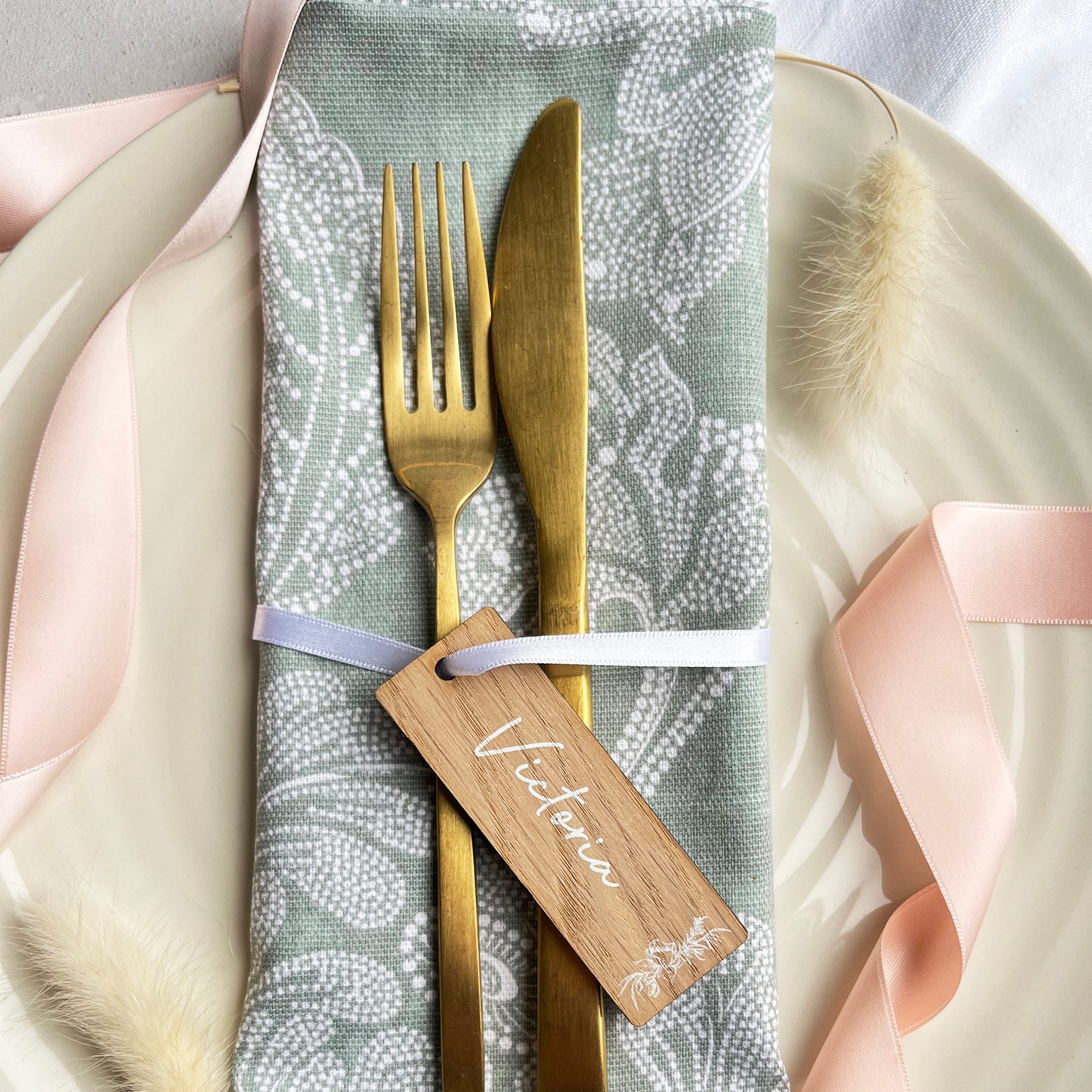 White Floral Accent Place Setting Name Tag Wedding Table Flowers White ...