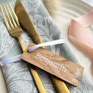 White Floral Accent Place Setting Name Tag Wedding Table Flowers White ...