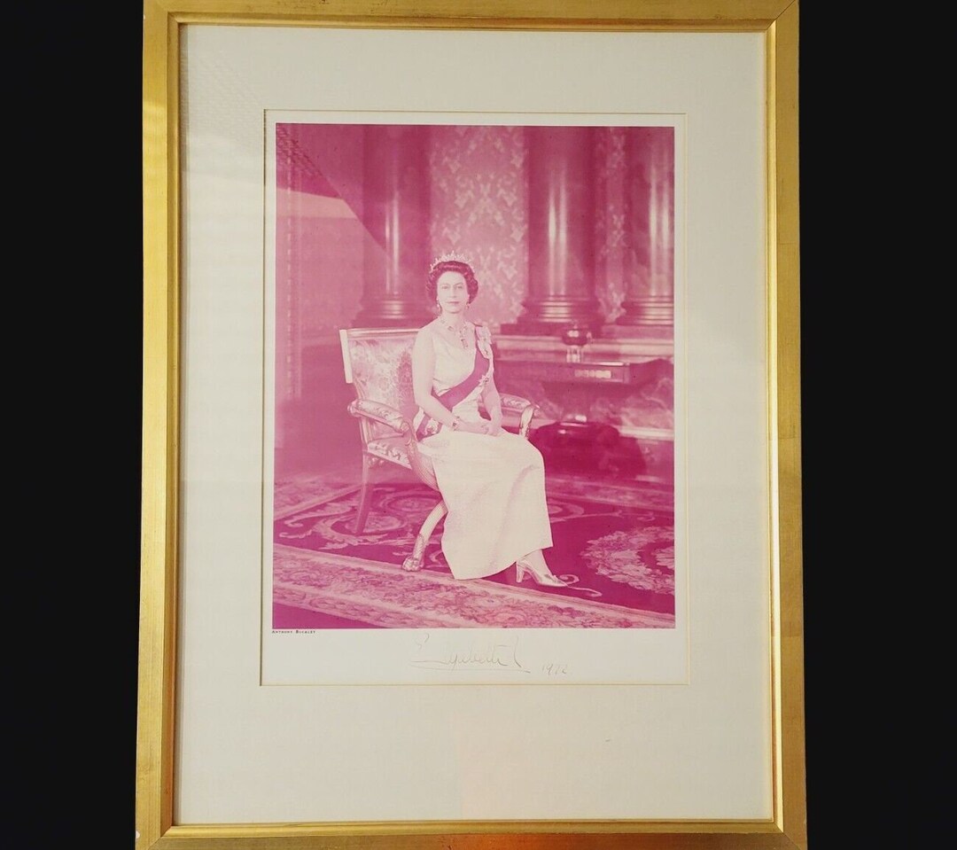 1976 Queen Elizabeth II Signed Photo Royal Photograph Royalty Document ...