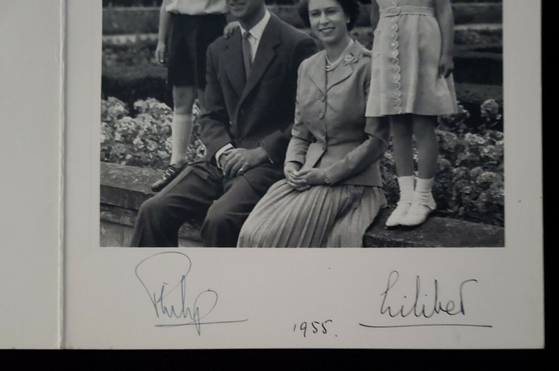 1955 Queen Elizabeth II LILIBET Hand Signed Card Royal Document British ...