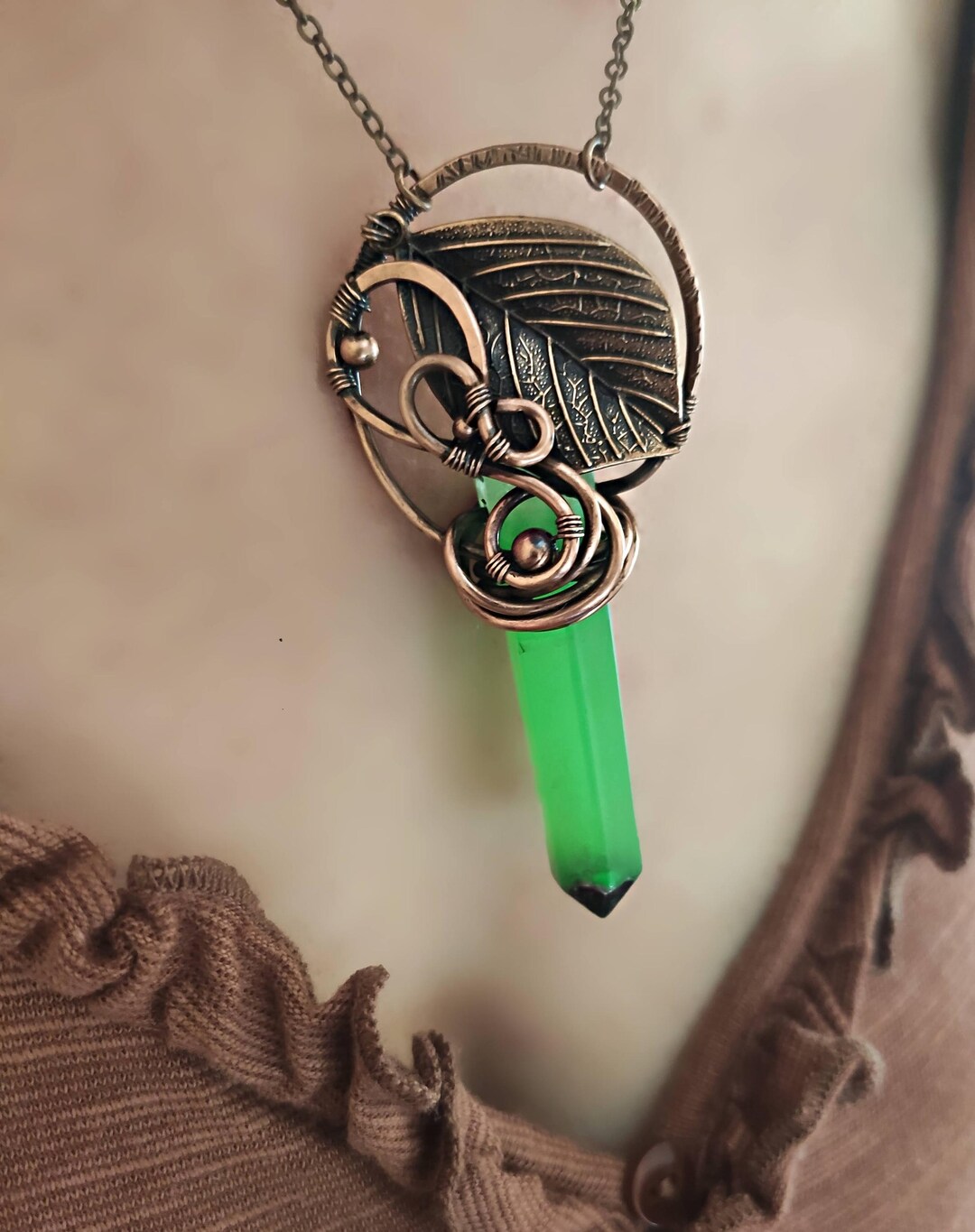 Glowing Druid Crystal Necklace – Green D10 Dice Pendant for Fantasy RPG ...