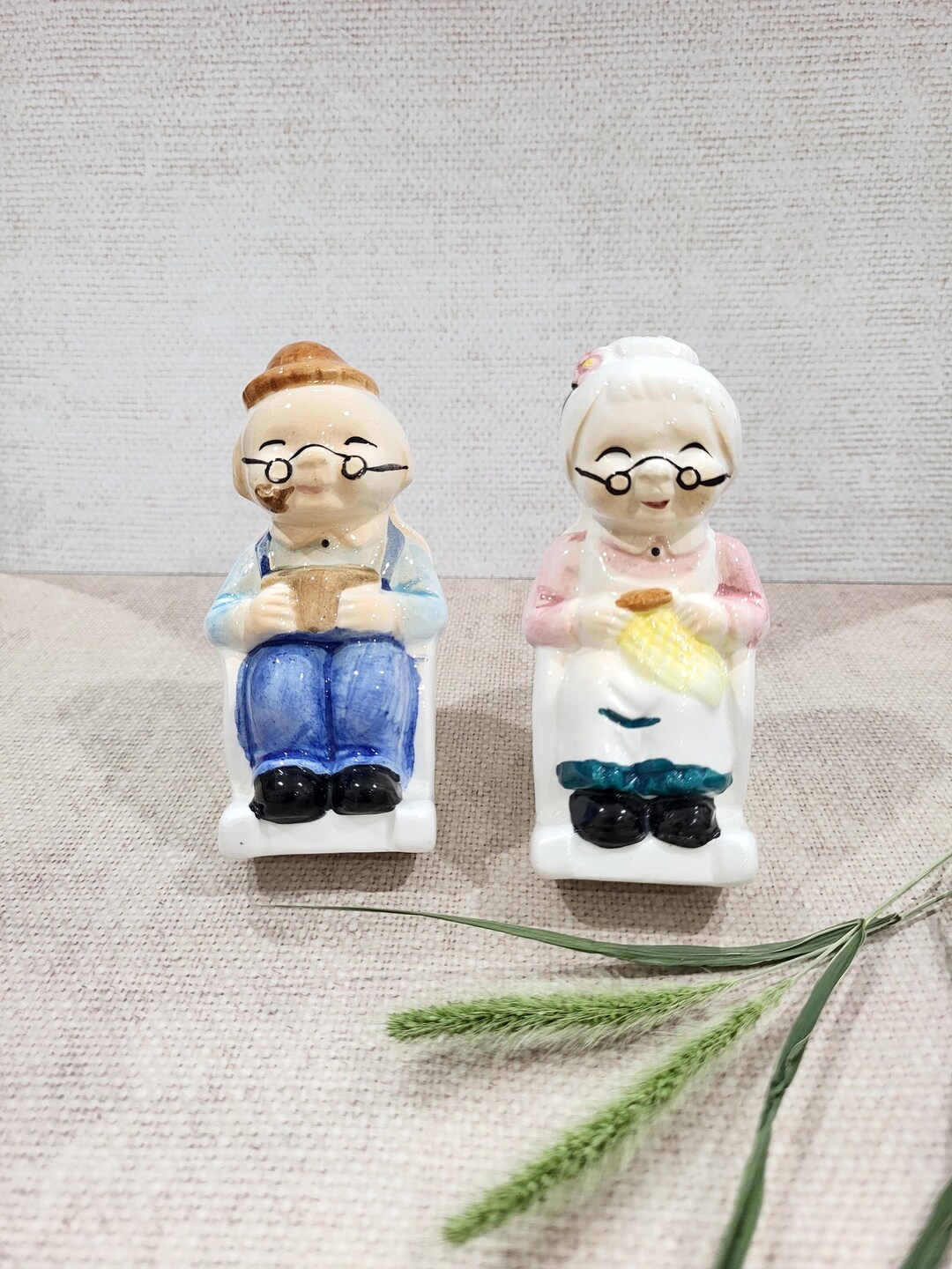 Grandma and Grandpa in Rocking Chairs Salt and Pepper Shakers. - Etsy