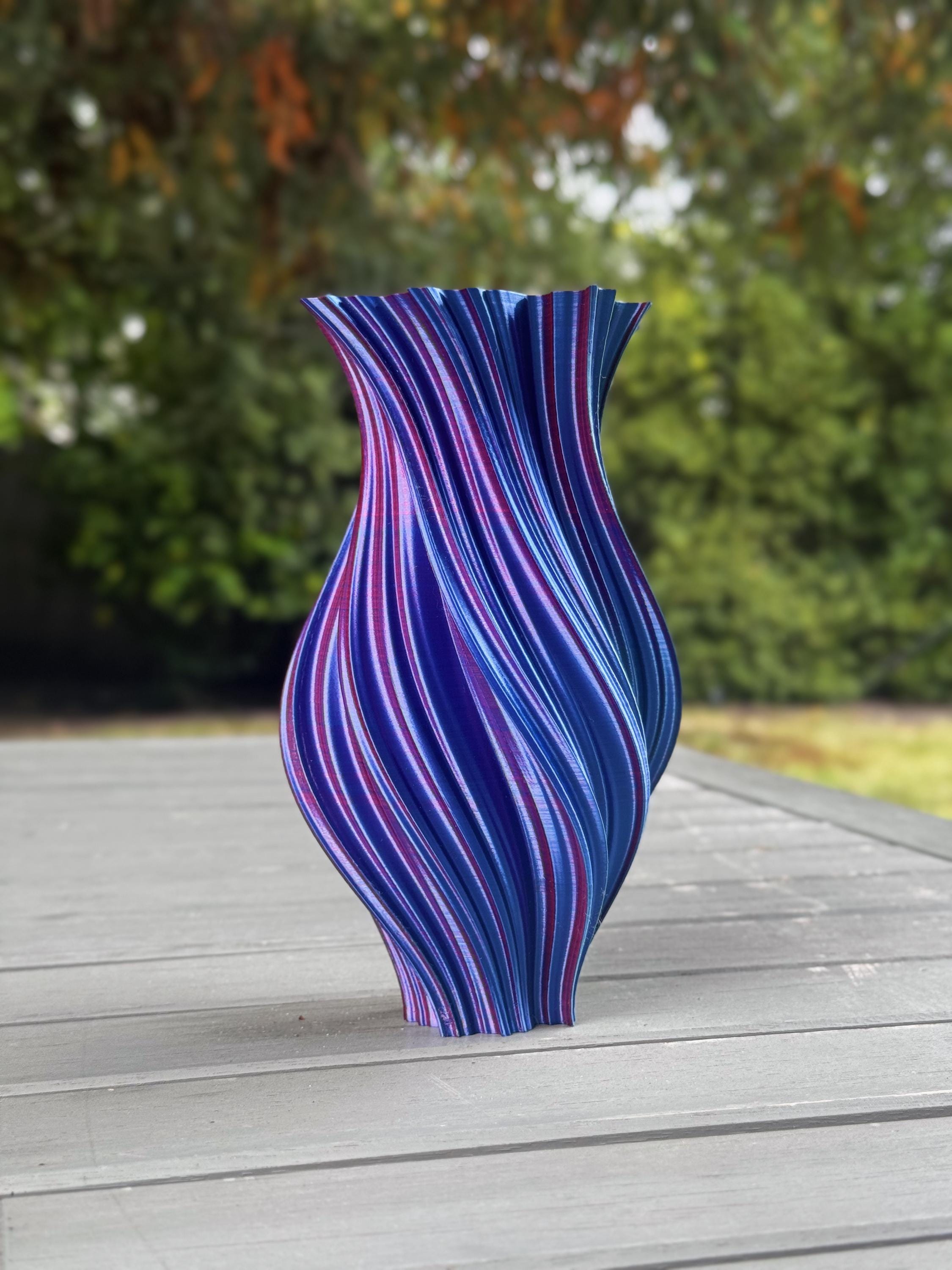 Triple Color Beautiful Vase - 3D Printed Home Decor - Color Shifting - Etsy